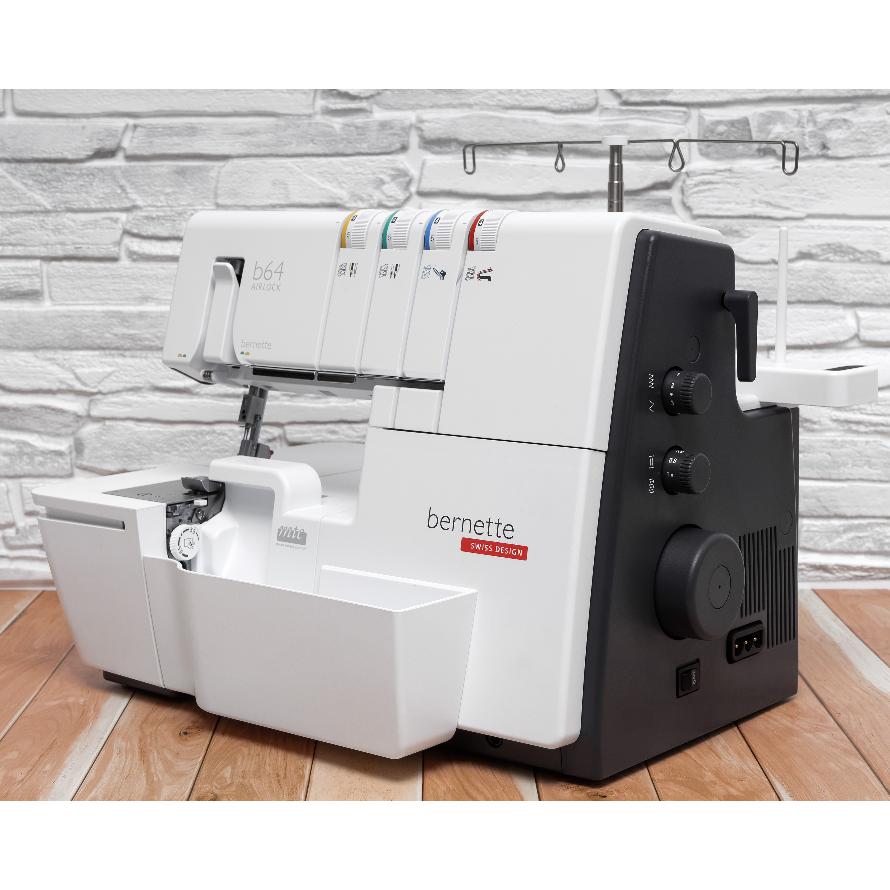 Bernette 64 Airlock 4 Faden Overlock mit Lufteinfädelung